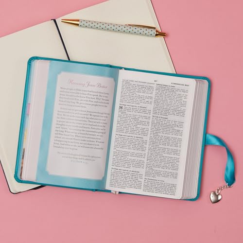 NKJV, Simply Charming Bible, Hardcover, Blue: Charm Bible Blue Edition