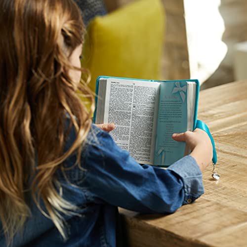 NKJV, Simply Charming Bible, Hardcover, Blue: Charm Bible Blue Edition