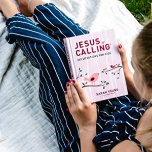 Jesus Calling: 365 Devotions for Kids (Girls Edition)