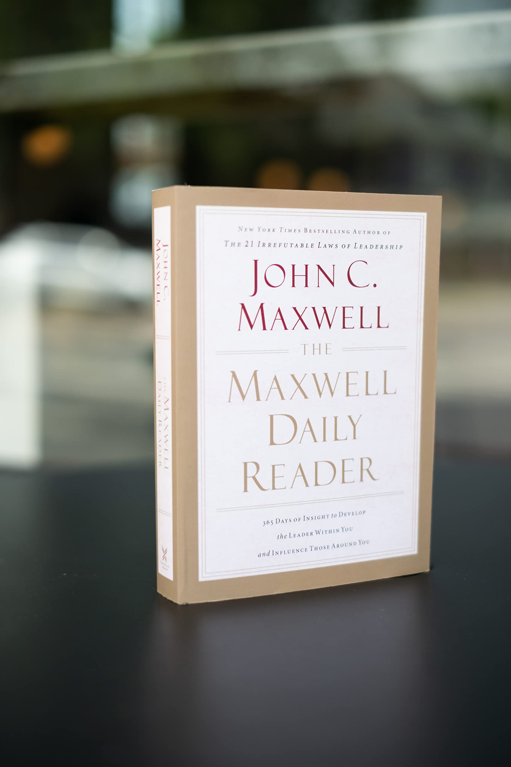 The Maxwell Daily Reader: 365 Days of Insight to Develop the Leader Within You and Influence Those Around You