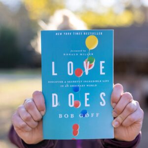 Love Does: Discover a Secretly Incredible Life in an Ordinary World