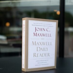 The Maxwell Daily Reader: 365 Days of Insight to Develop the Leader Within You and Influence Those Around You