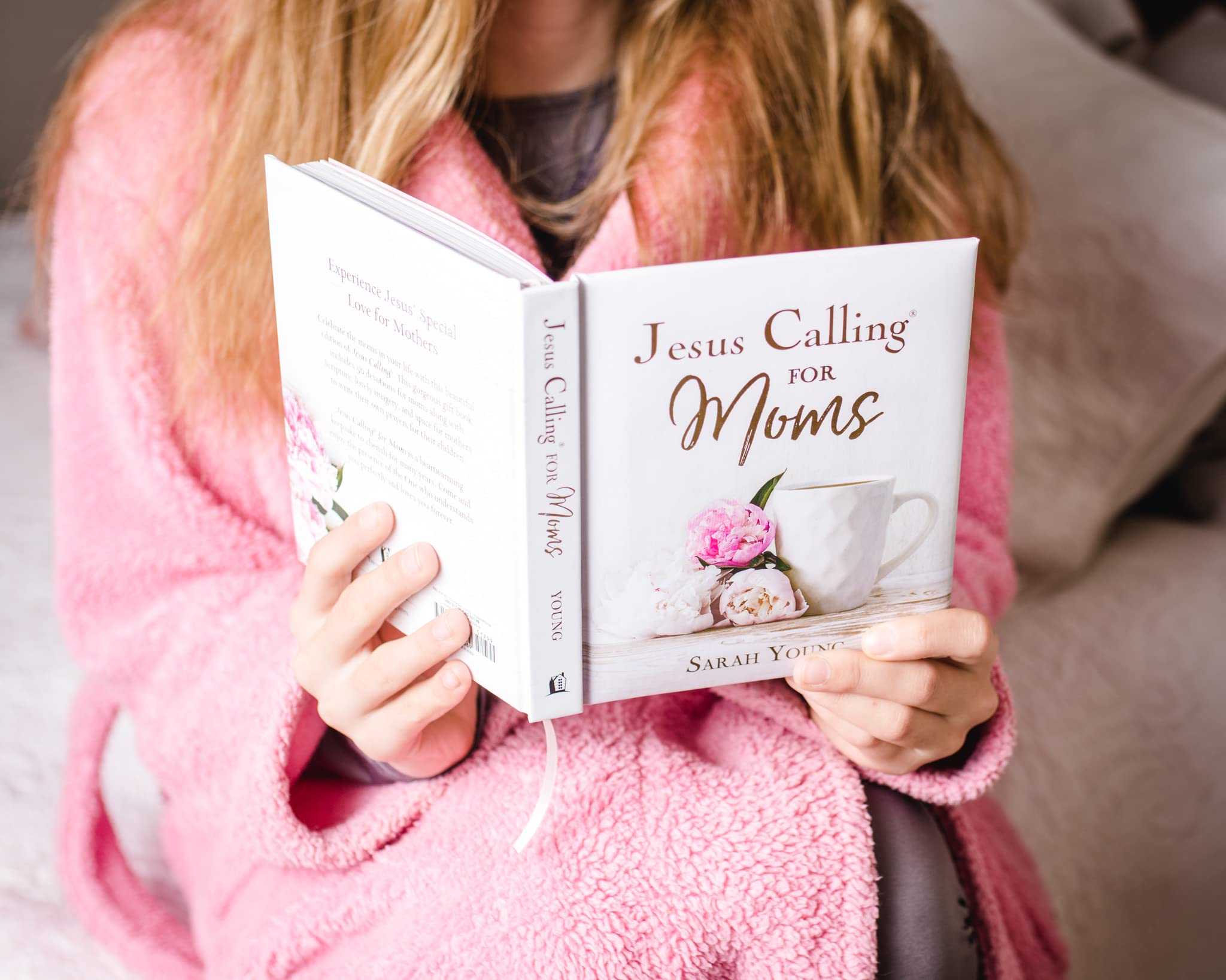 Jesus Calling for Moms, Padded Hardcover, with Full Scriptures: Devotions for Strength, Comfort, and Encouragement (A 50-Day Devotional)