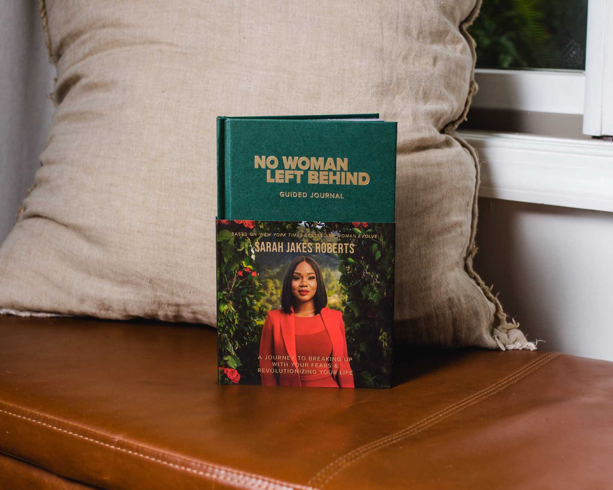 No Woman Left Behind Guided Journal: A Journey to Breaking Up with Your Fears and Revolutionizing Your Life (A Woman Evolve Experience)