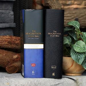 NKJV, The MacArthur Study Bible, Large Print, Hardcover: Holy Bible, New King James Version