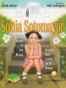 sonia sotomayor: a judge grows in the bronx / la juez que crecio en el bronx (spanish and english edition)