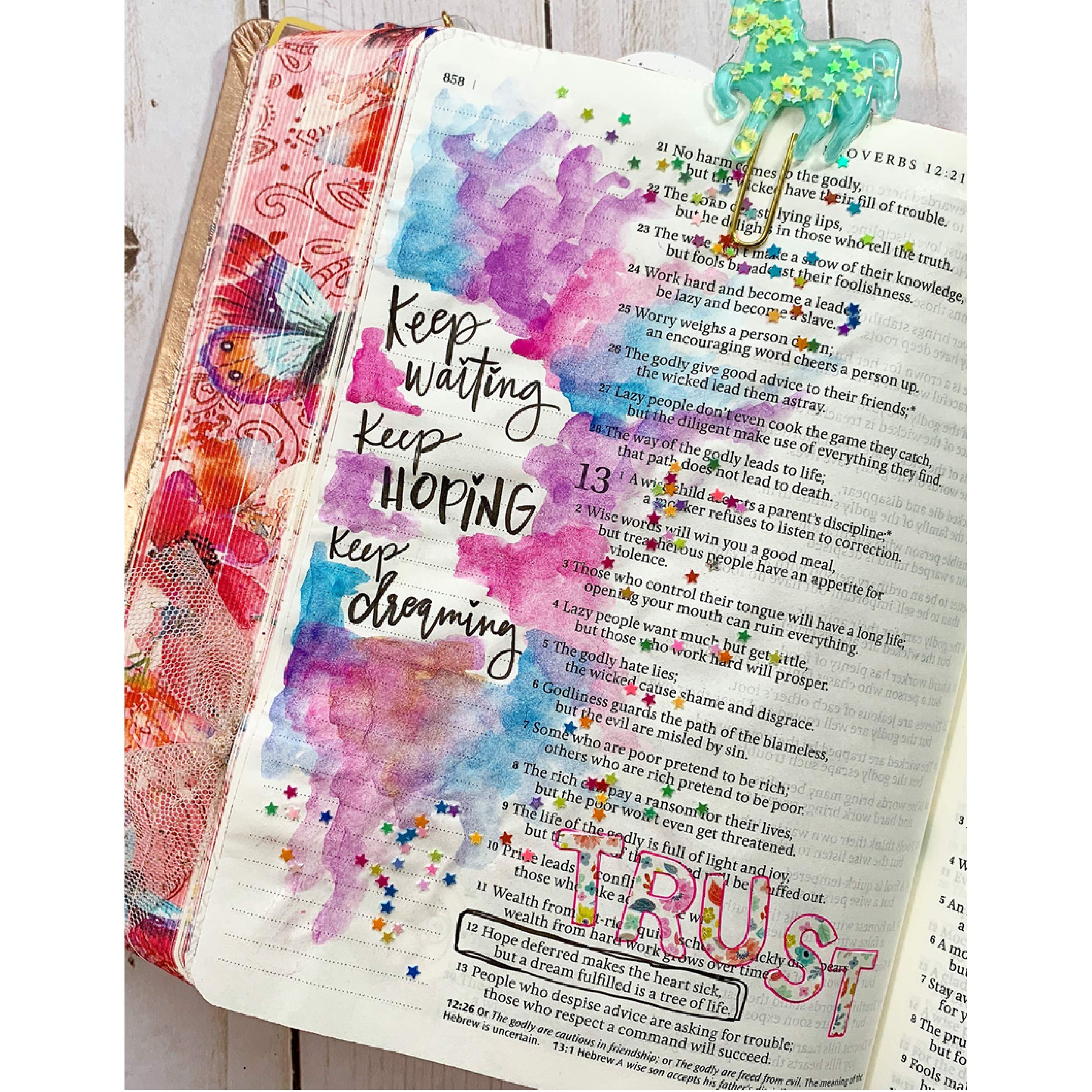 Tyndale NLT Inspire Catholic Bible (Hardcover, Rose Gold): Catholic Coloring Bible–Over 450 Illustrations to Color and Creative Journaling Bible Space, Religious Gifts That Inspire Connection with God