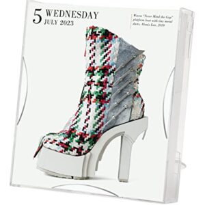 Shoes Page-A-Day Gallery Calendar 2023: Everyday a New Pair to Indulge the Shoe Lover's Obsession