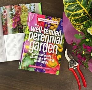 The Well-Tended Perennial Garden: The Essential Guide to Planting and Pruning Techniques, Third Edition