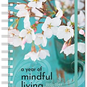 A Year of Mindful Living 2022 - 2023 On-the-Go Weekly Planner: 17-Month Calendar with Pocket (Aug 2022 - Dec 2023, 5" x 7" closed)