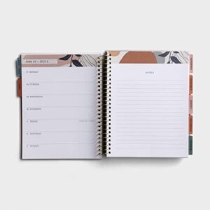 In Your Presence There is Fullness of Joy: DaySpring 2022 - 2023 18-Month Agenda Planner (July 2022 – December 2023)