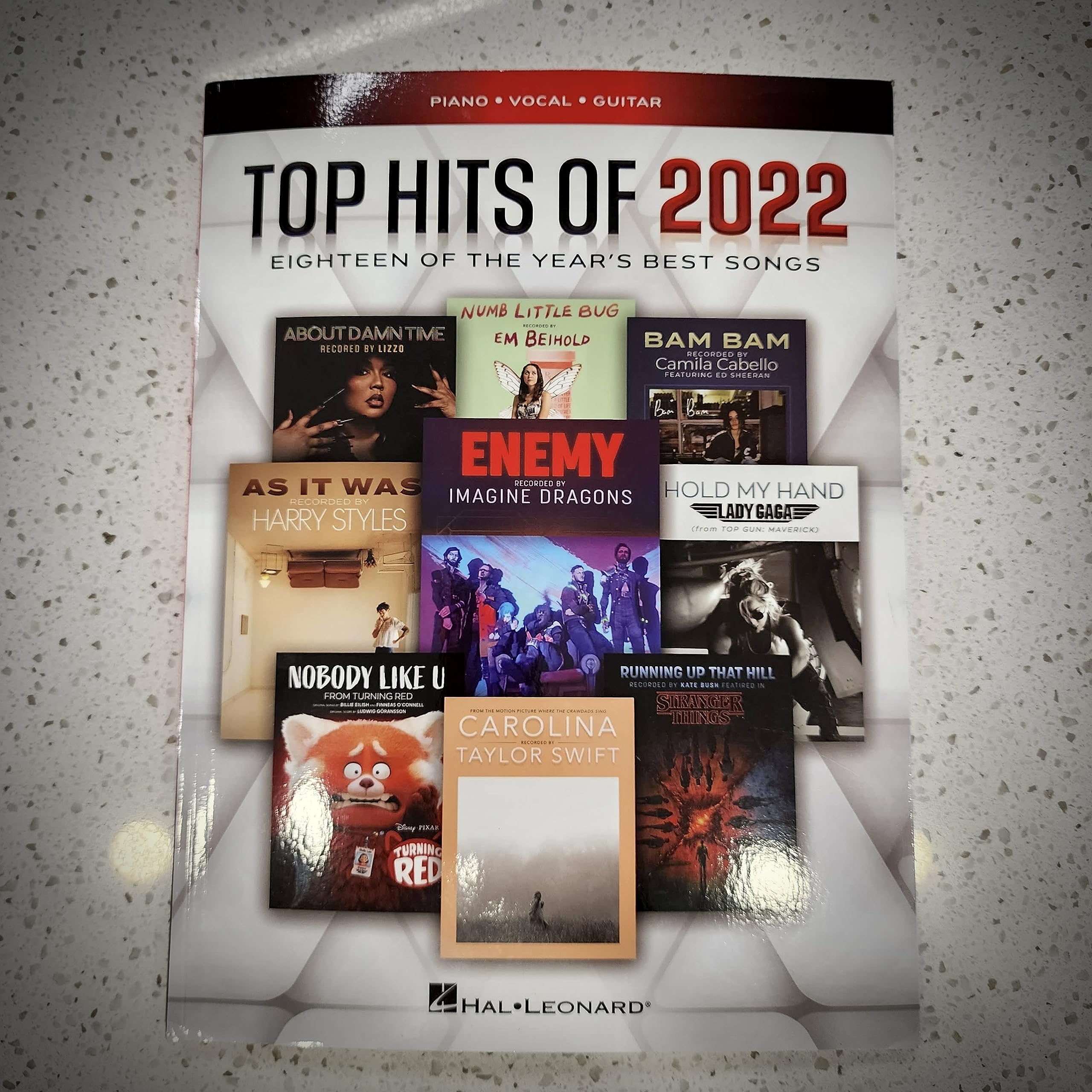 Top Hits of 2022 - Eighteen of the Year's Best Songs Arranged for Piano/Vocal/Guitar (Top Hits of Piano Vocal Guitar)