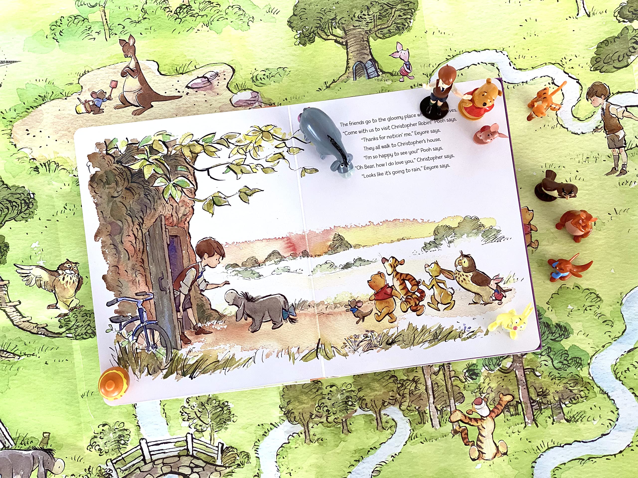 Disney Winnie the Pooh Classic My Busy Books - Storybook, 10 figurines, playmat