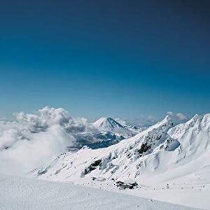 The Ultimate Ski Book: Legends, Resorts, Lifestyle & More