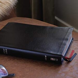 NIV, Thinline Bible, Giant Print, Bonded Leather, Black, Red Letter, Comfort Print