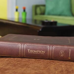 KJV, Thompson Chain-Reference Bible, Large Print, Leathersoft, Brown, Red Letter, Thumb Indexed, Comfort Print