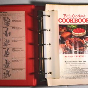 Betty Crocker's Cookbook (5-Ring Binder)