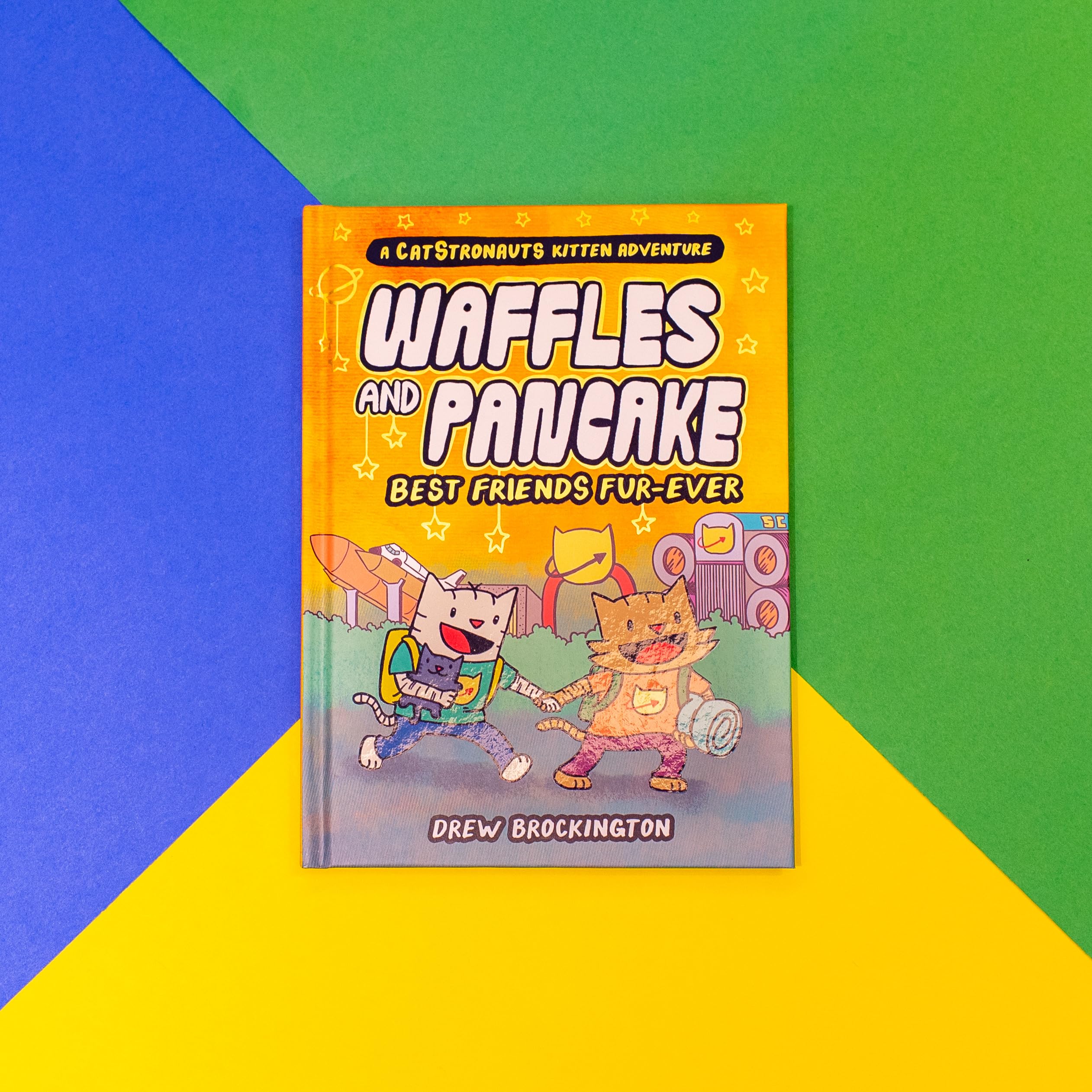 Waffles and Pancake: Best Friends Fur-Ever (A Graphic Novel) (Waffles and Pancake, 4)