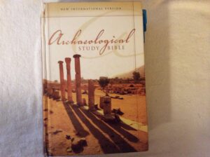 niv, archaeological study bible, hardcover: an illustrated walk through biblical history and culture