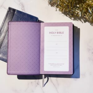 NKJV, Deluxe Gift Bible, Leathersoft, Tan, Red Letter, Comfort Print: Holy Bible, New King James Version