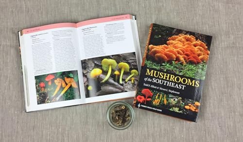 Mushrooms of the Southeast (A Timber Press Field Guide)