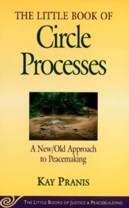 the little book of circle processes : a new/old approach to peacemaking (the little books of justice and peacebuilding series)