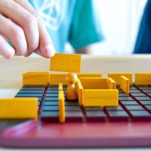 Quoridor | Abstract Strategy Game for Adults and Familes | Ages 8+ | 2 to 4 Players | 15 Minutes