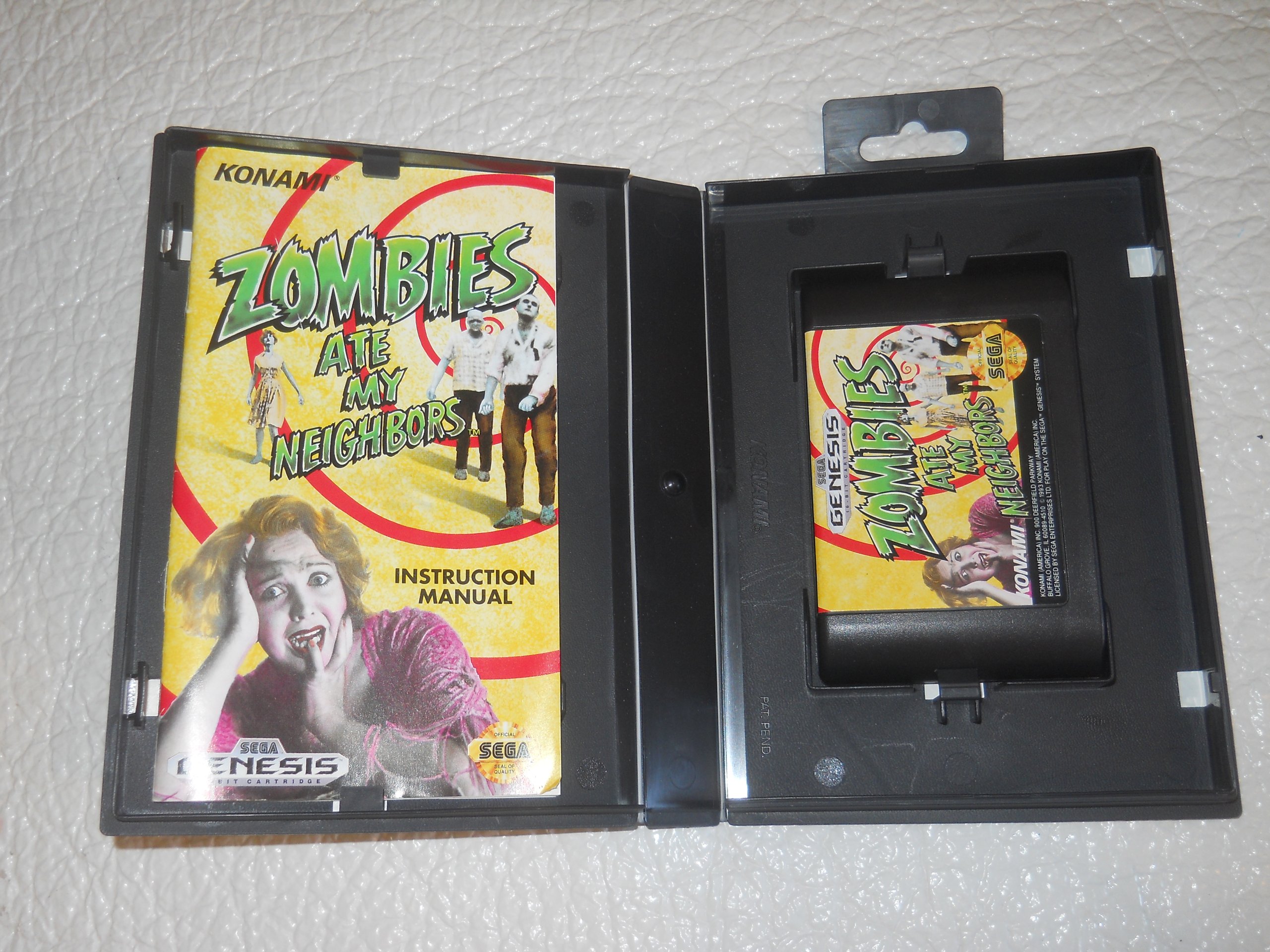 Zombies Ate My Neighbors - Sega Genesis