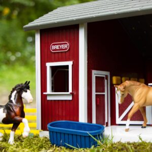 59197 Stablemates Red Stable Set with Two Horses, N/a