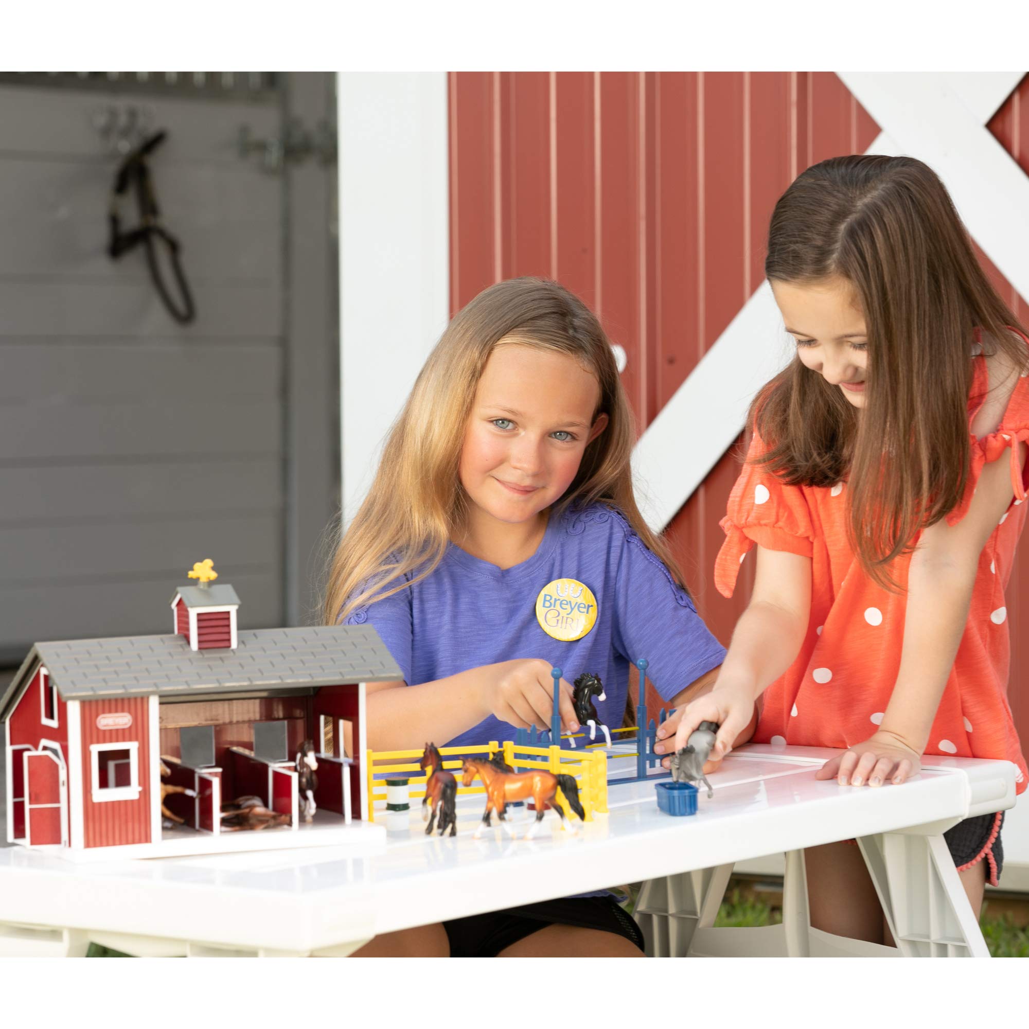 59197 Stablemates Red Stable Set with Two Horses, N/a