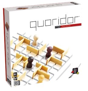 quoridor mini | travel-friendly strategy game for families and adults | ages 8+ | 2 players | 15 minutes