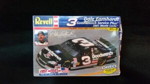 revell dale earnhardt 2001 monte carlo goodwrench service plus model kit (oreo "shootout" decals included)