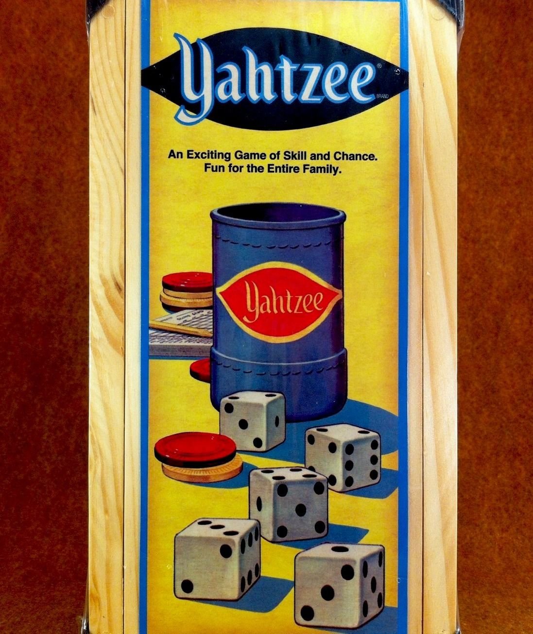 Hasbro Gaming Yahtzee Nostalgia