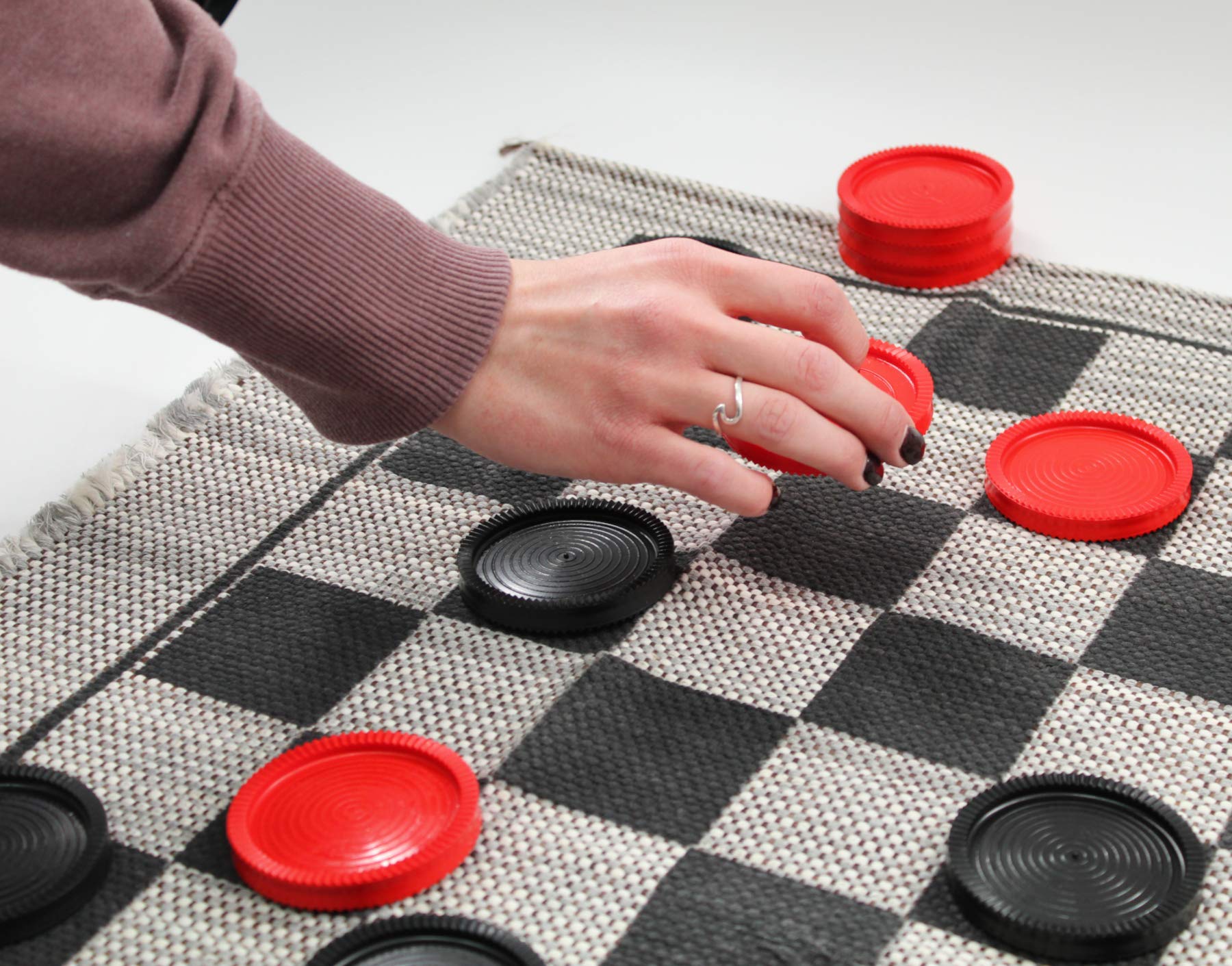 Multiflex Designs Jumbo Checkers Rug Game, 3 Inch Diameter Pieces (12 Red /12 Black), Machine Washable, The Giant Original, Classic Family Fun Kid Activity, Lightweight/Travel Friendly, Indoor/Outdoor