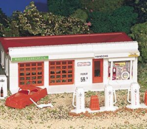 Bachmann Trains - PLASTICVILLE U.S.A. BUILDINGS – CLASSIC KITS - GAS STATION - HO Scale