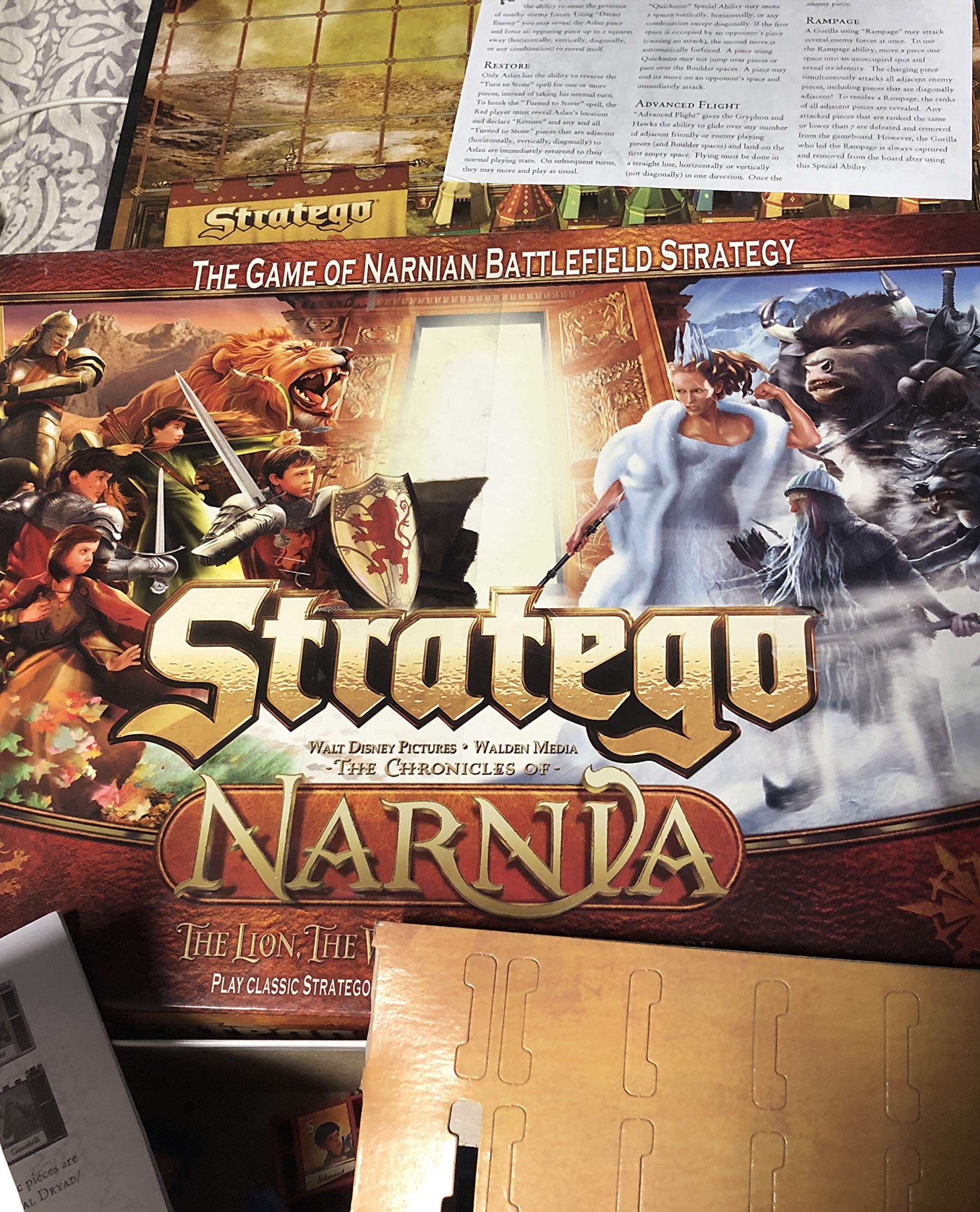 Hasbro Gaming Stratego - Chronicles of Narnia