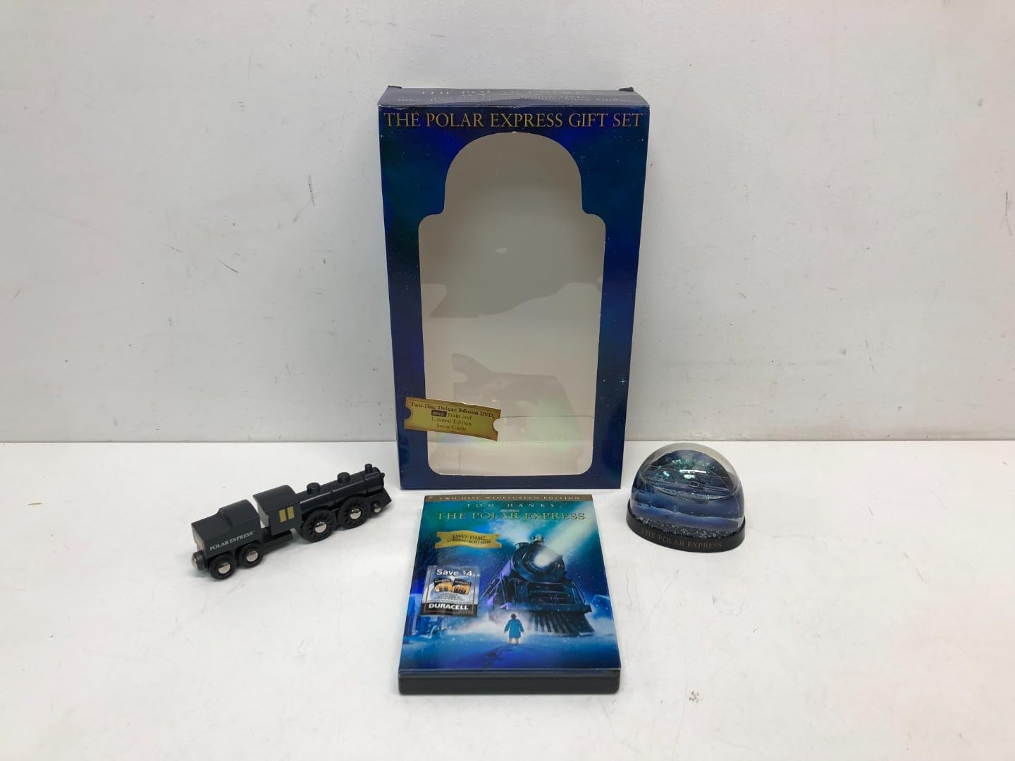 The Polar Express Gift Set (Two-Disc Widescreen Edition with Snow Globe and Toy)