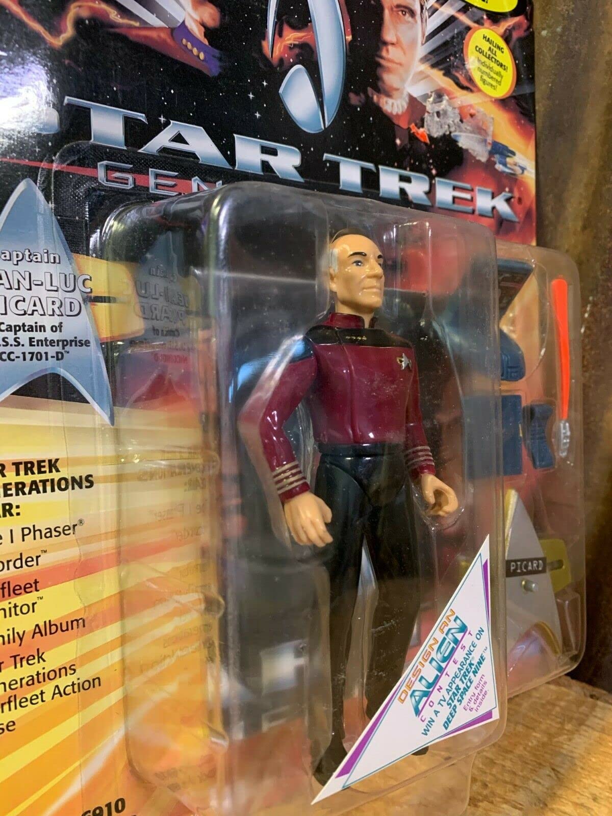 STAR TREK Generations Captain Jean-Luc Picard Action Figure