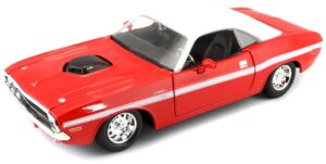 1970 dodge challenger r/t coupe red with white top and white stripes 1/24 diecast model car by maisto