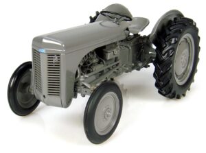 universal hobbies ferguson tea 20 tractor diecast replica - 1:16