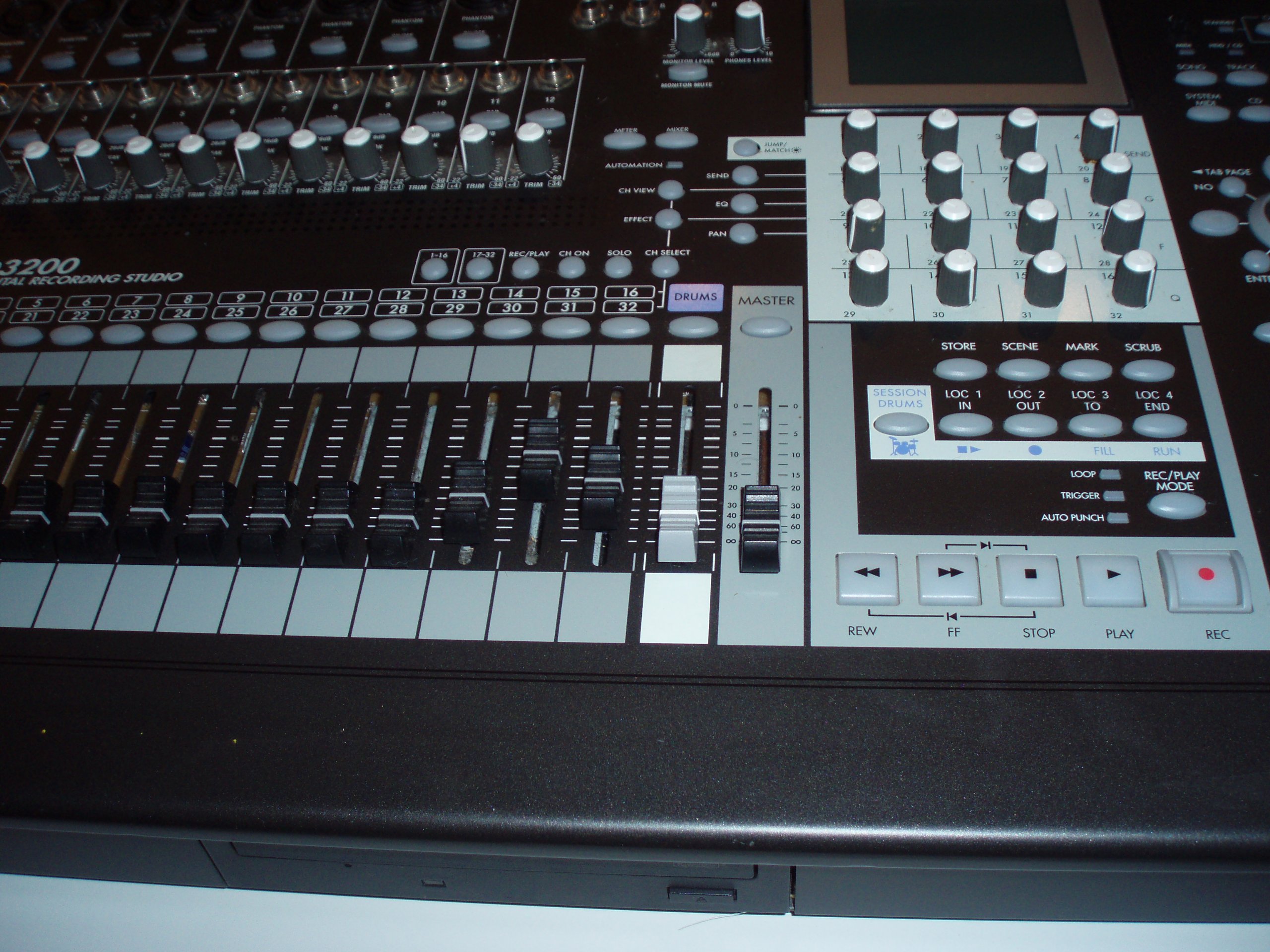 Korg D3200 Digital Recording Studio Console