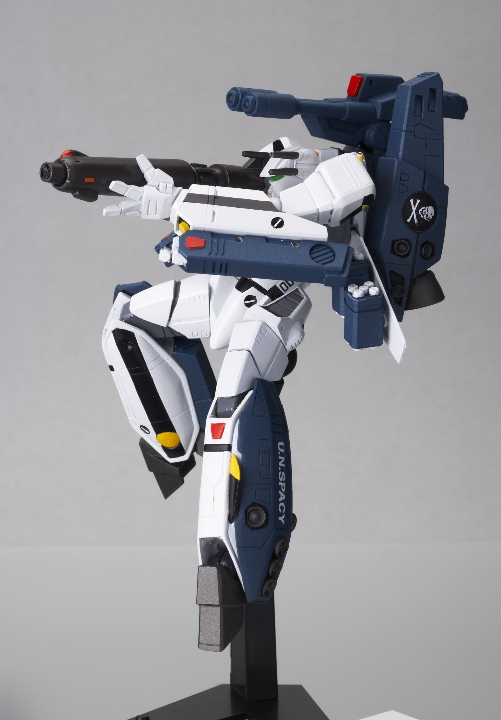 Revoltech: 036 Macross VF-1S Roy Focker Valkyrie Action Figure by Kaiyodo