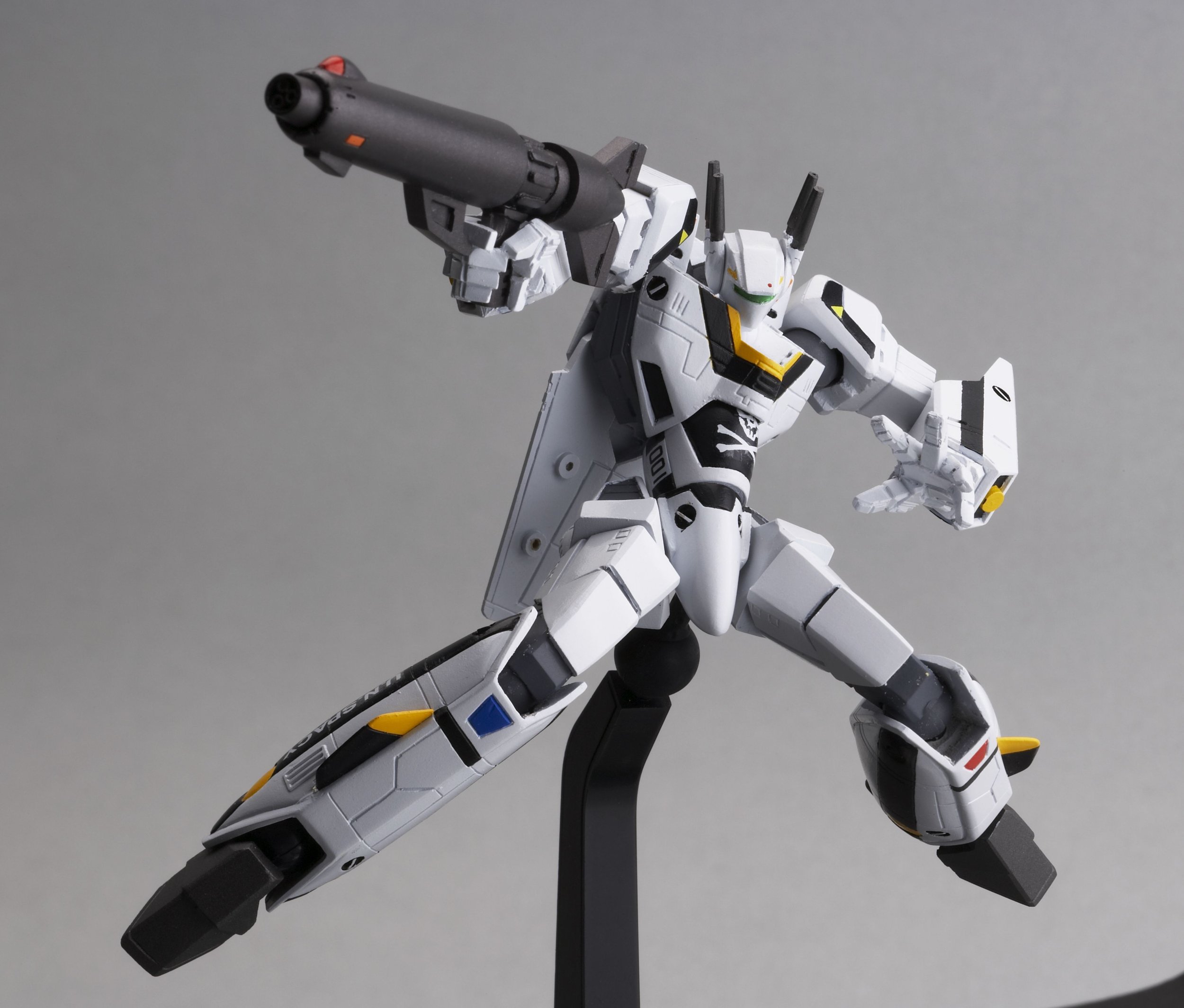 Revoltech: 036 Macross VF-1S Roy Focker Valkyrie Action Figure by Kaiyodo