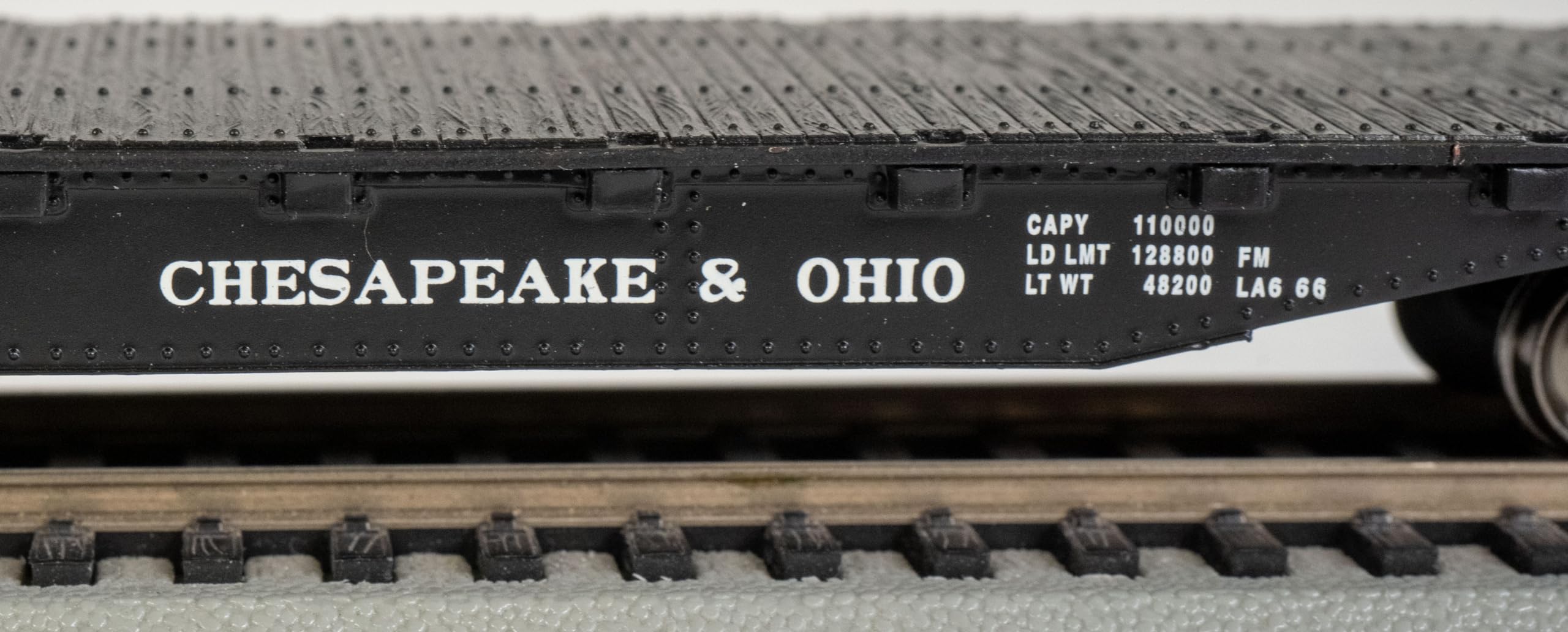 Bachmann Trains - 52' Flat Car - CHESAPEAK & OHIO - HO Scale