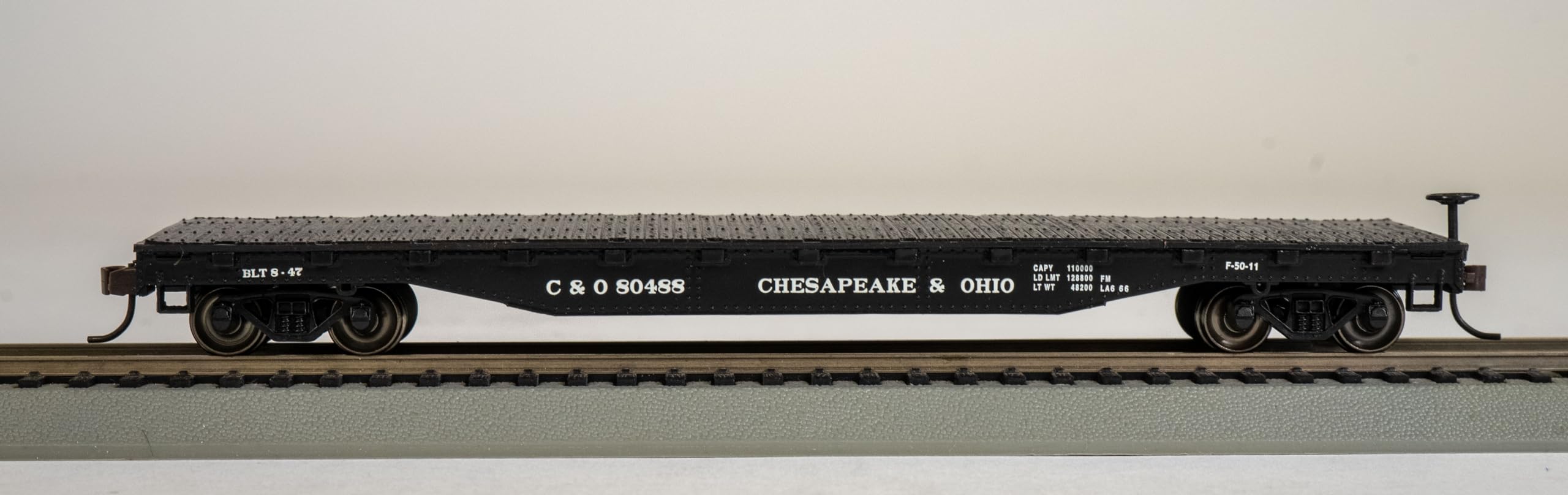 Bachmann Trains - 52' Flat Car - CHESAPEAK & OHIO - HO Scale