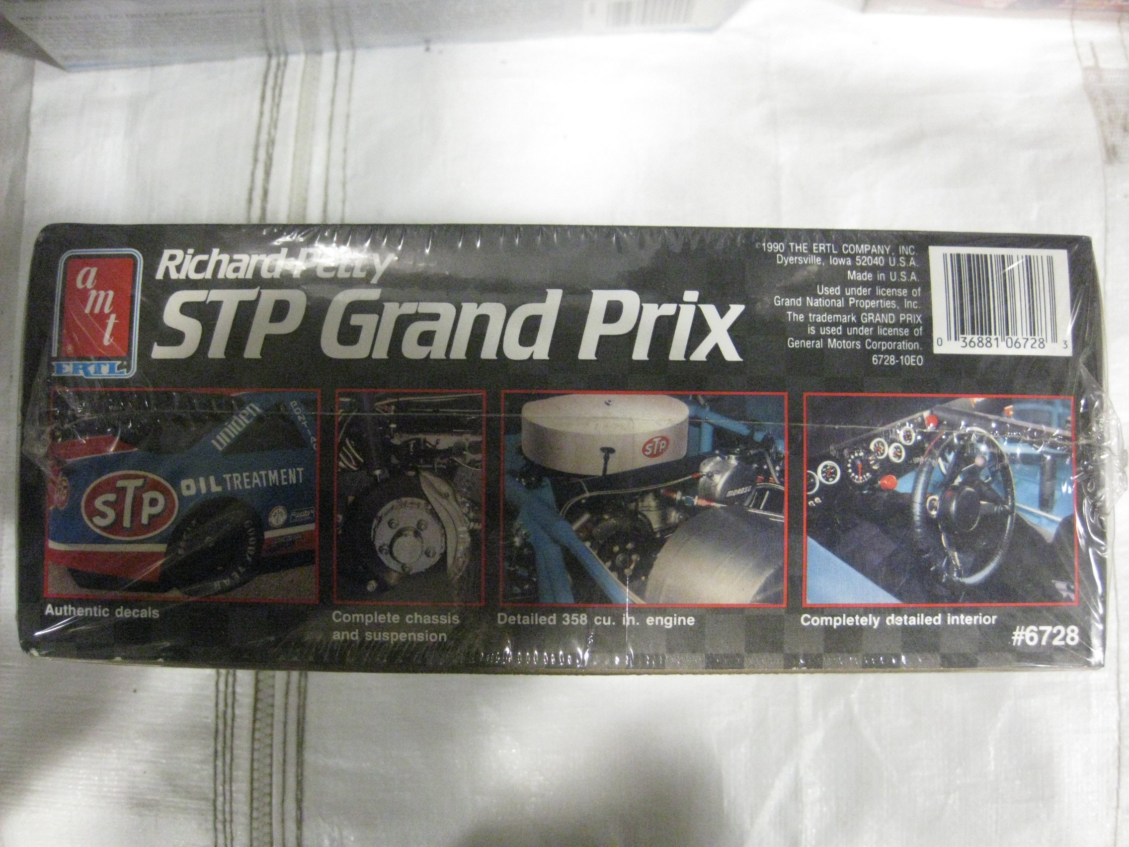 Richard Petty's STP Pontiac Grand Prix Model Car Kit 1990