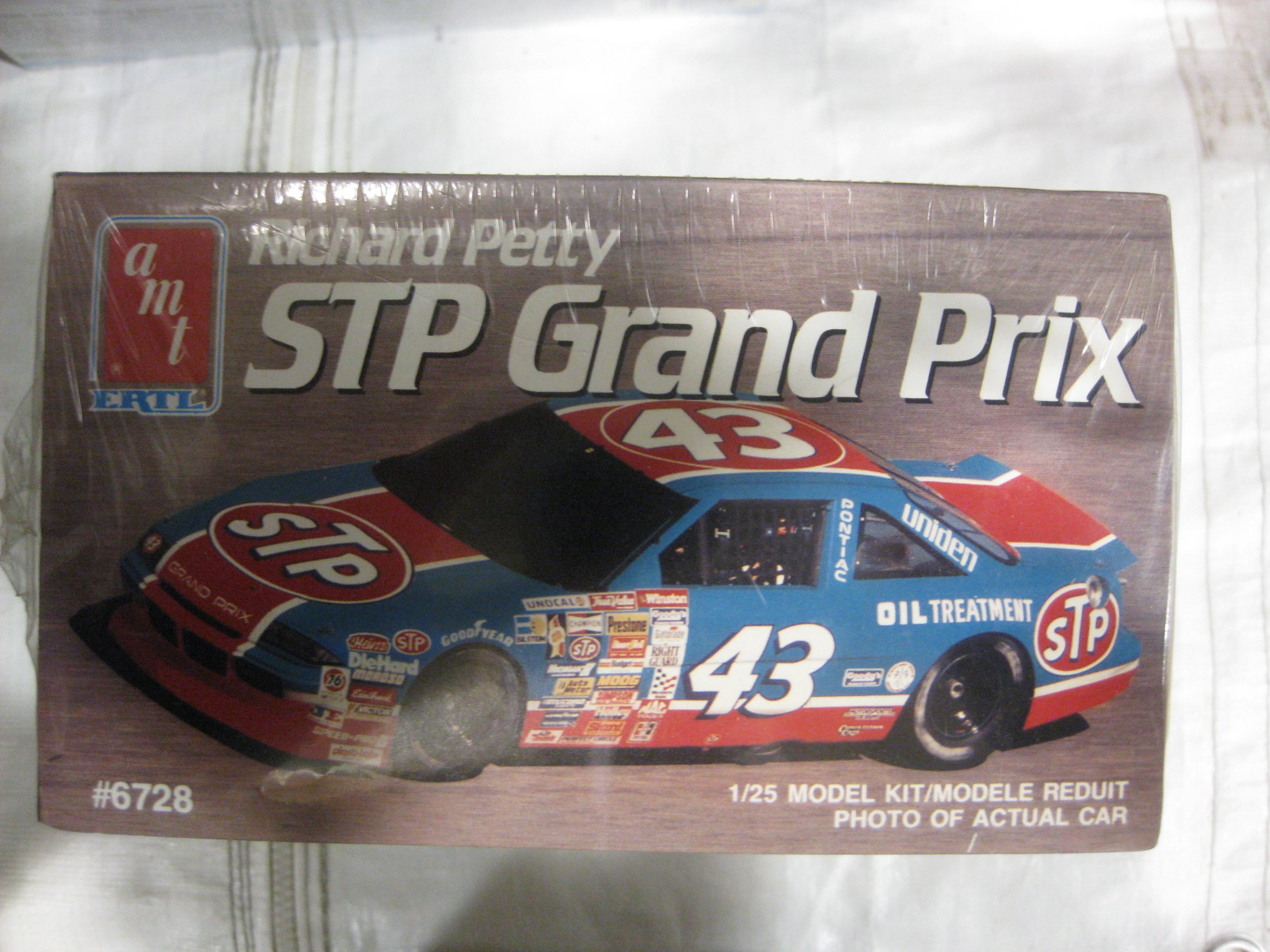 Richard Petty's STP Pontiac Grand Prix Model Car Kit 1990