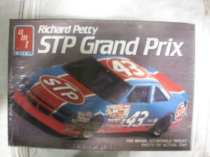 richard petty's stp pontiac grand prix model car kit 1990