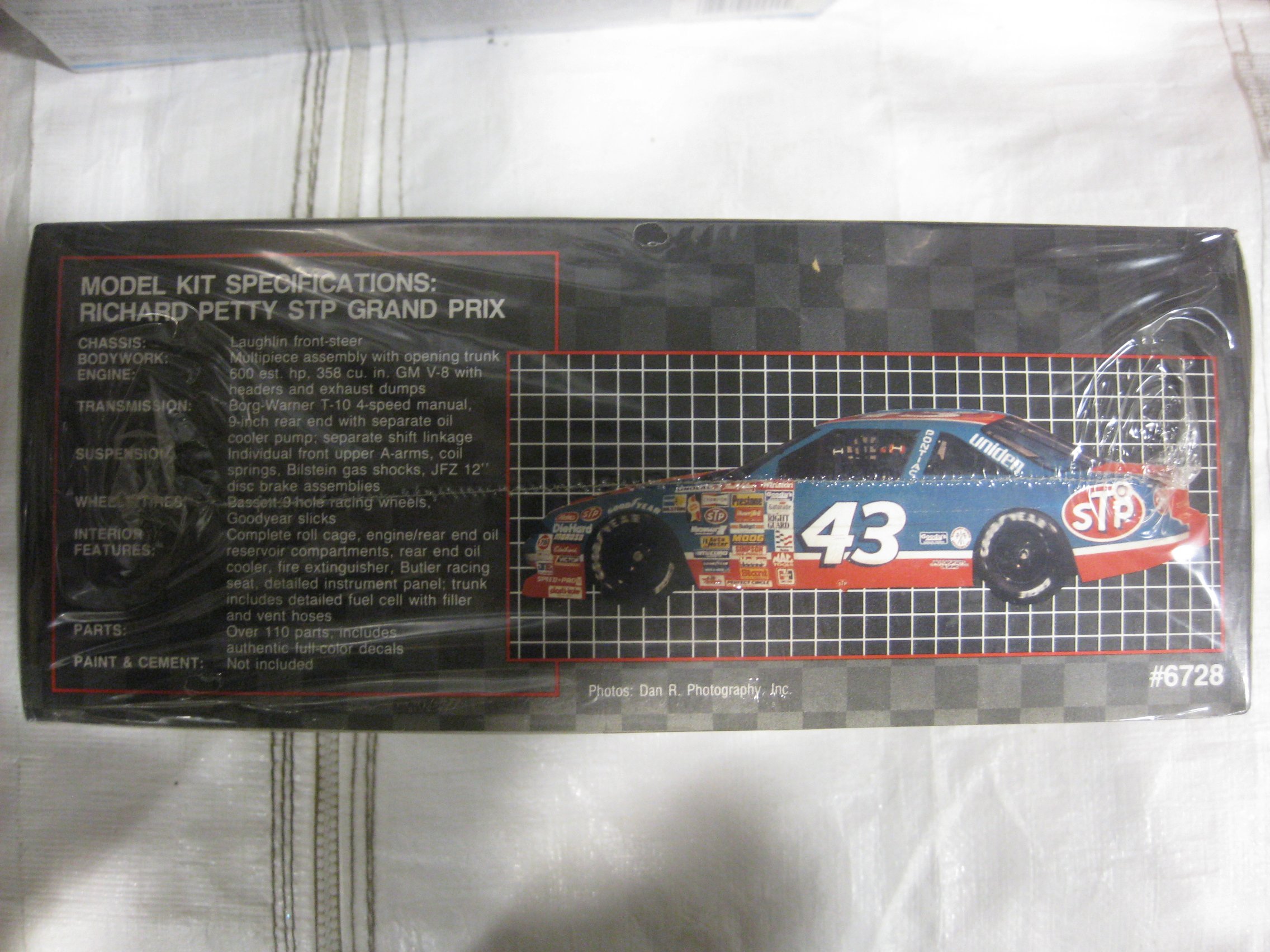 Richard Petty's STP Pontiac Grand Prix Model Car Kit 1990