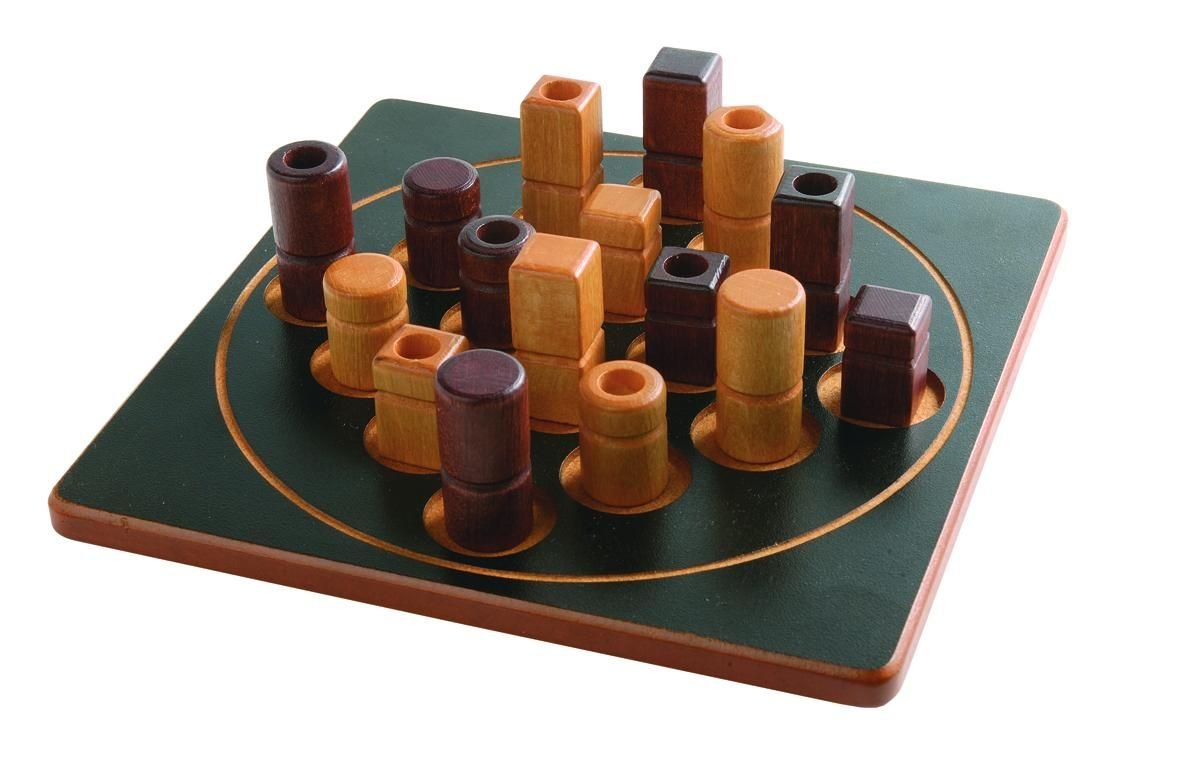 Quarto | Wooden Strategy Board Game for Adults and Families | Ages 8+ | 2 Players | 15 Minutes